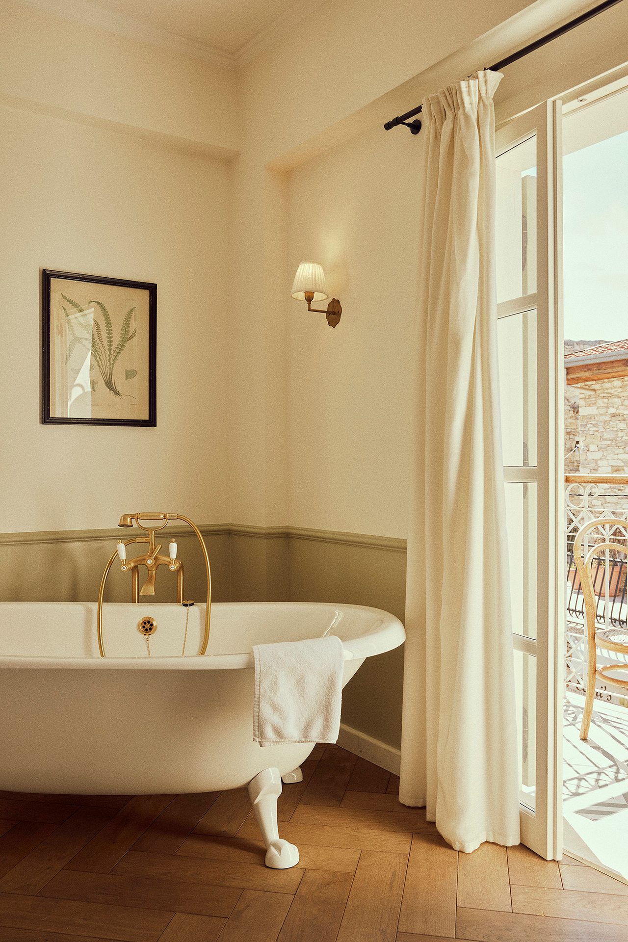 Et tilfeldig kaffestopp gjorde ham til hotelleier på Kypros