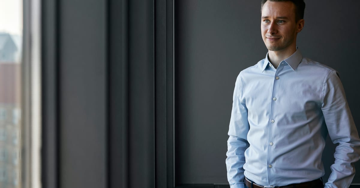 Jonas fungerer som bindeled mellem virksomheder og IT-partnere: »Det er ...