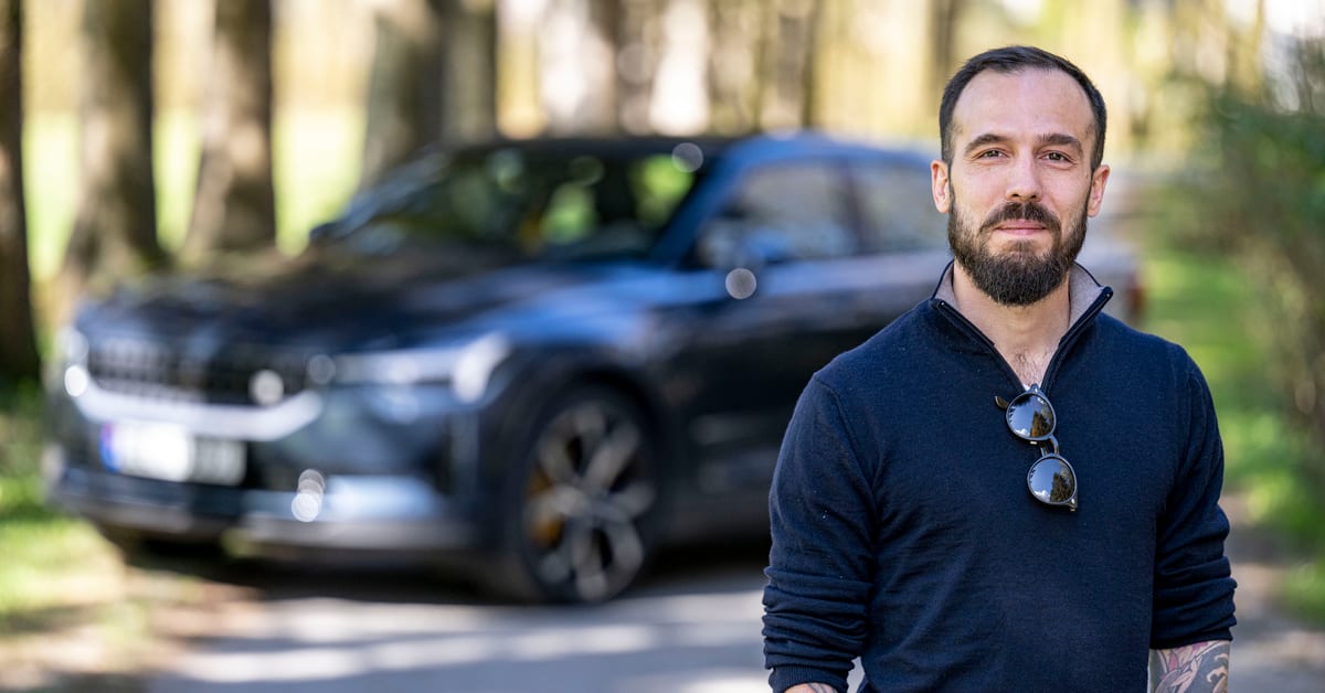 Annonsørinnhold: Anders tjener penger på å lade bilen med fornybar energi