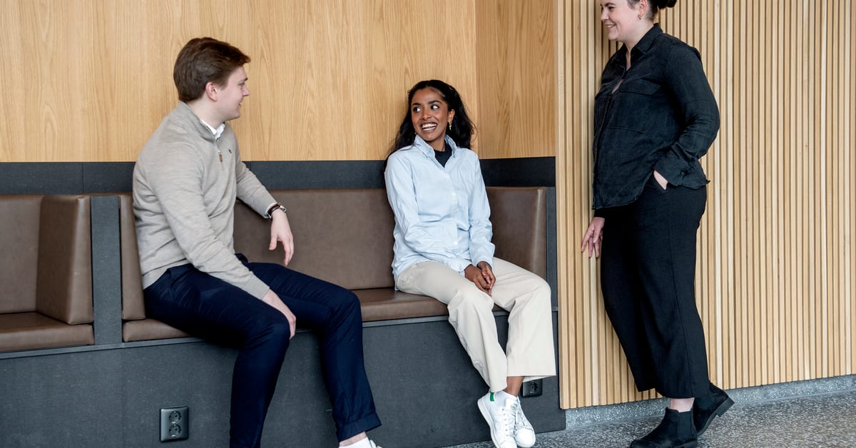 NHH-studenter hjelper folk med skakkjørt økonomi