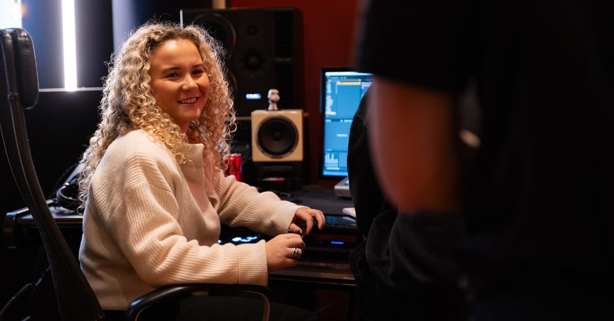 Emma Steinbakken og Coke Studio inviterer til en hemmelig julekonsert ...