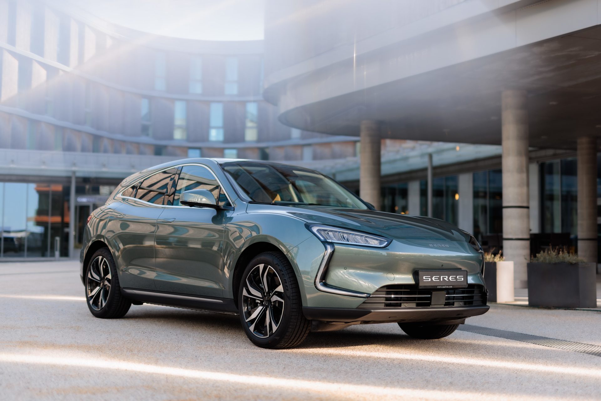 Annonsørinnhold: Endelig er premiumbilen Seres 5 i Norge: – Her får du ...