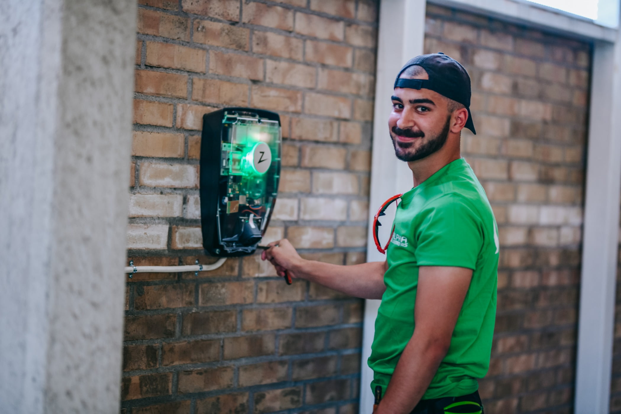 Vurderer du elbillader hjemme? Dette sier eksperten